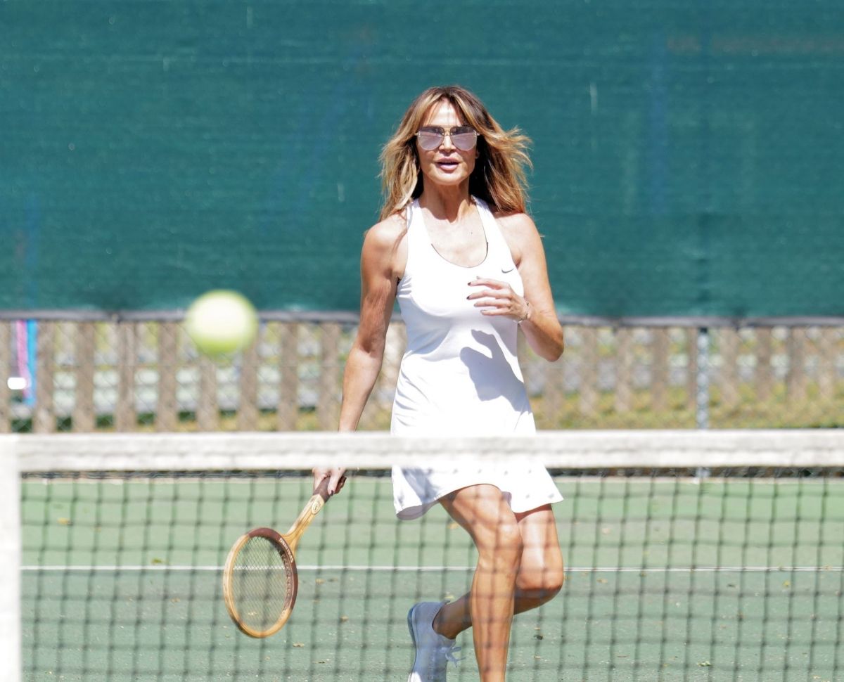 LIZZIE CUNDY Playing Tennis with a Friend in London 06/13/2020 – HawtCelebs