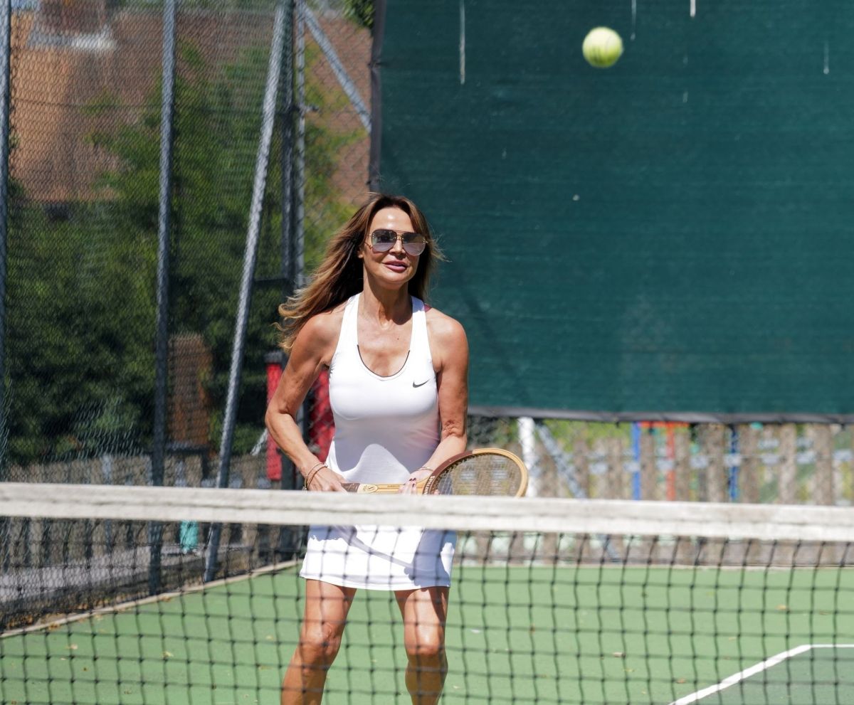 LIZZIE CUNDY Playing Tennis with a Friend in London 06/13/2020 – HawtCelebs