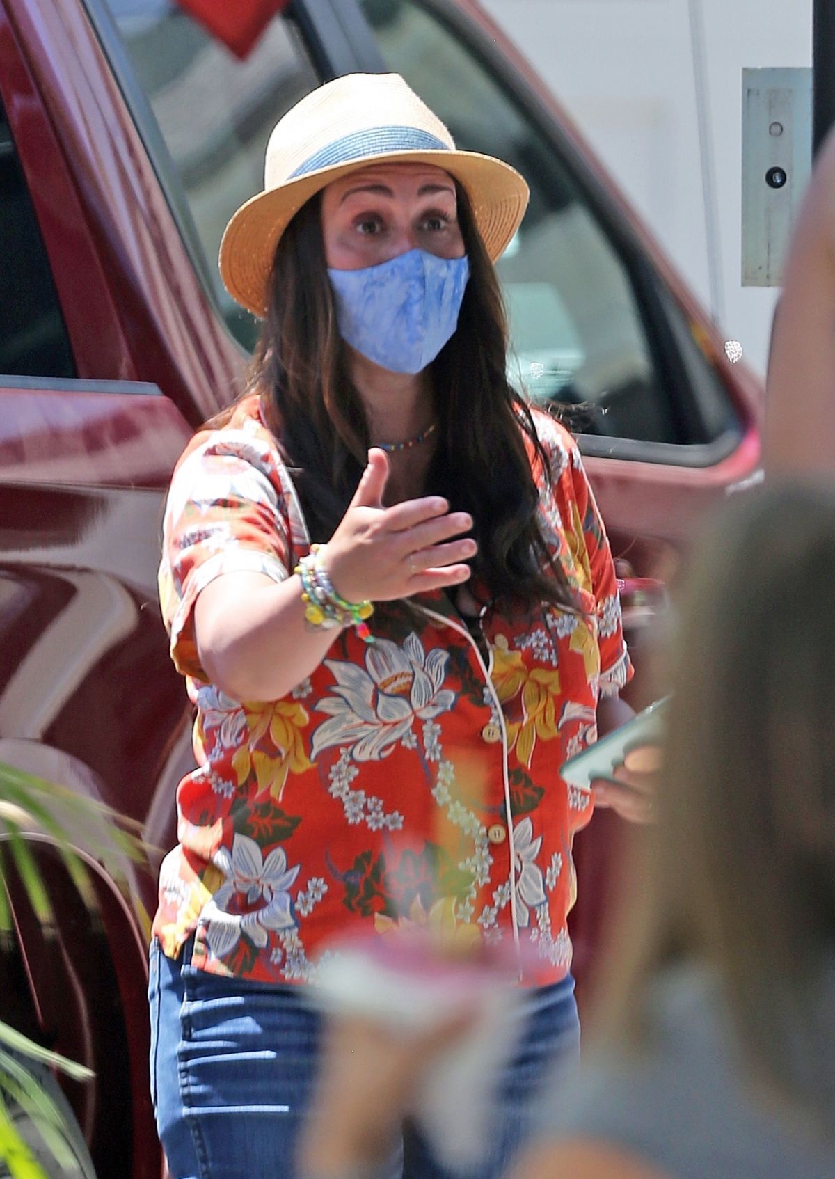JENNIFER LOVE HEWITT at Ice Party in Her Front Yard in Pacific ...