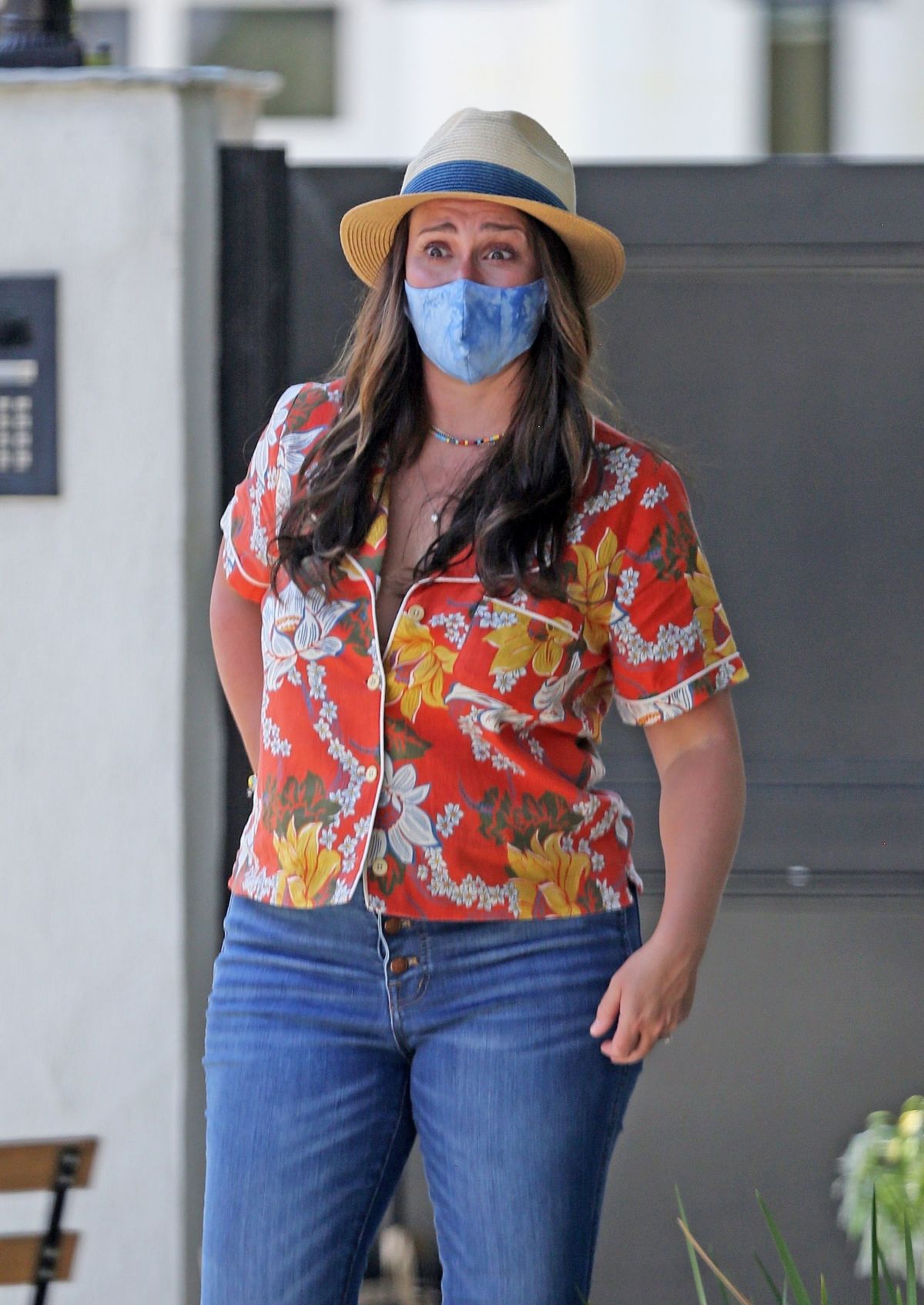 JENNIFER LOVE HEWITT at Ice Party in Her Front Yard in Pacific ...