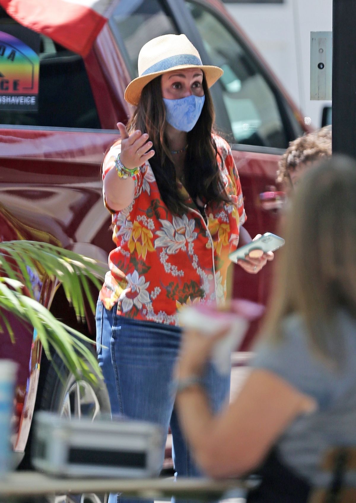JENNIFER LOVE HEWITT at Ice Party in Her Front Yard in Pacific ...