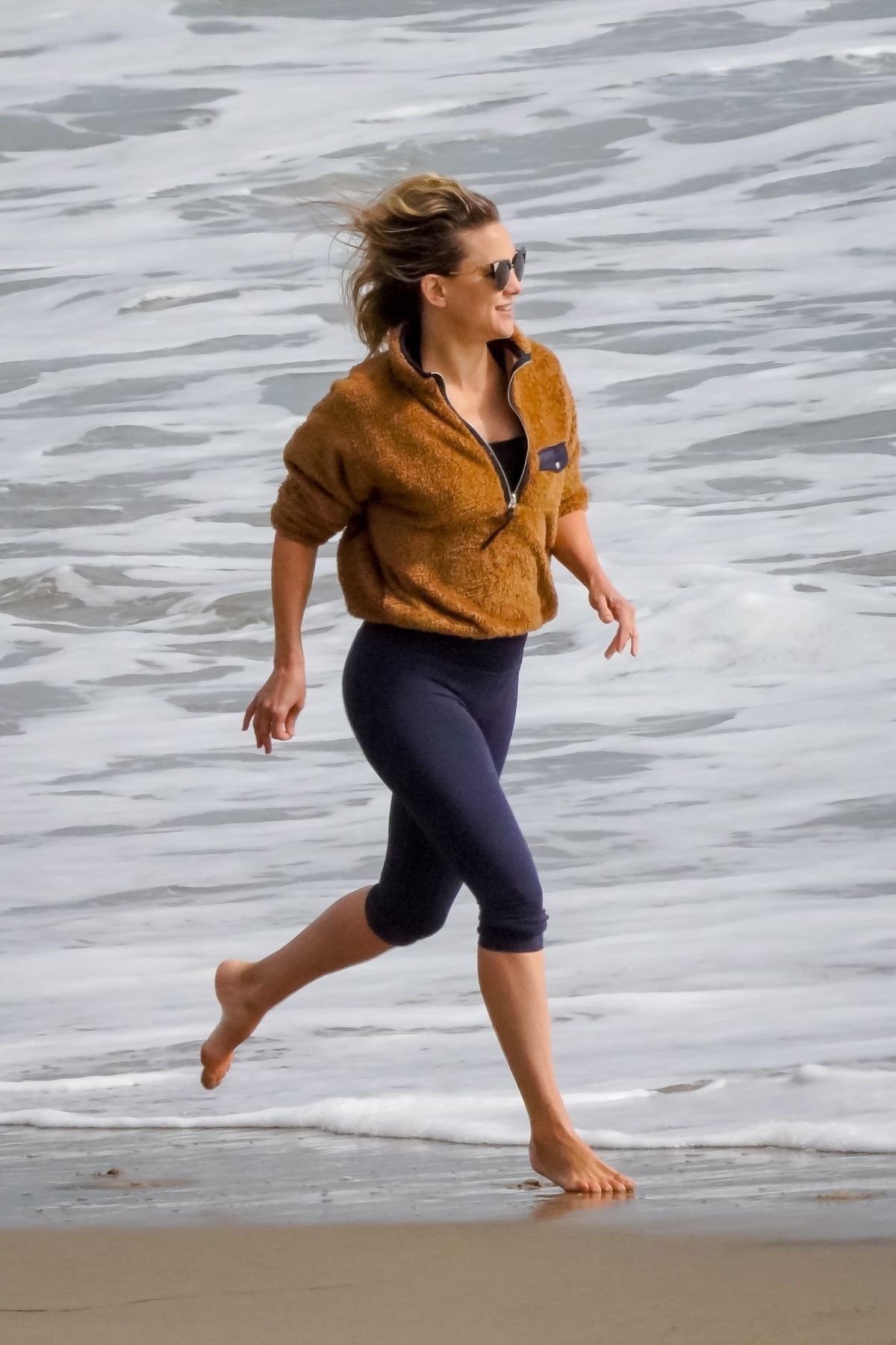 KATE HUDSON Out on the Beach in Malibu 07/02/2020 – HawtCelebs