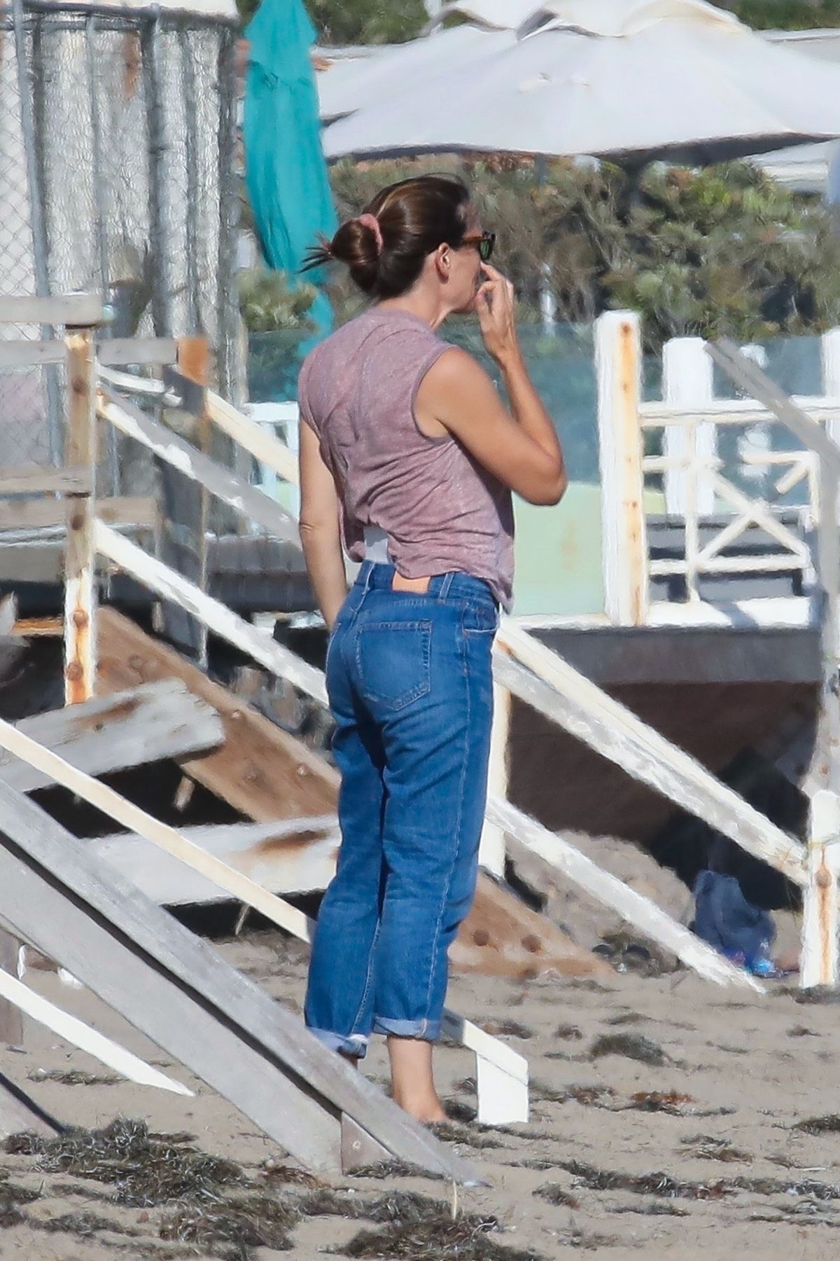 JENNIFER GARNER Out on the Beach in Malbiu 08/06/2020 – HawtCelebs