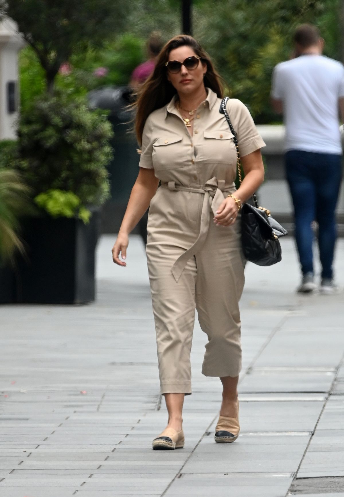 KELLY BROOK Arrives at Global Studios in London 08/18/2020 – HawtCelebs
