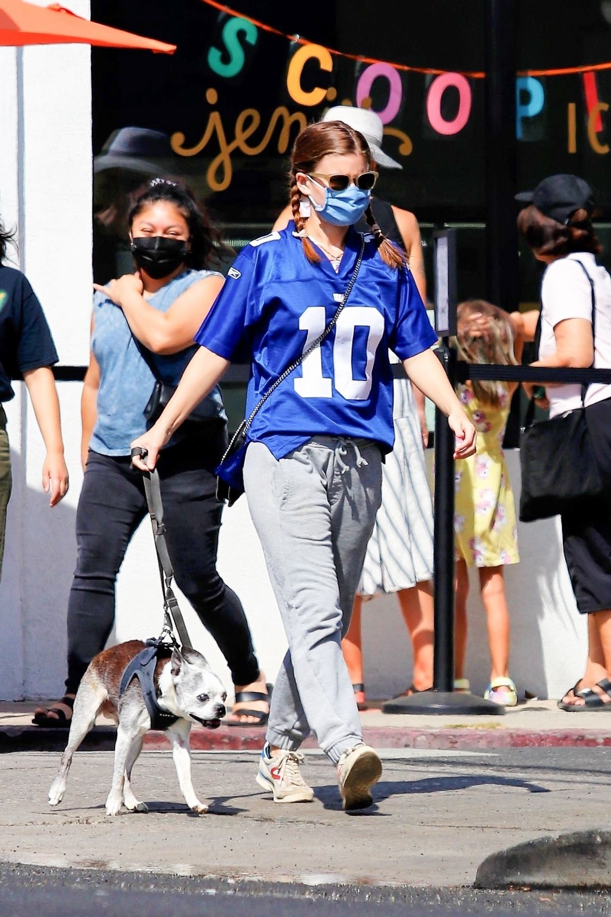 KATA MARA Out with Her Dog in Los Angeles 09/20/2020 – HawtCelebs