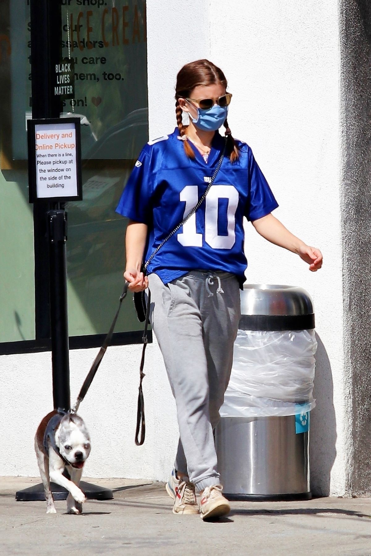 KATA MARA Out with Her Dog in Los Angeles 09/20/2020 – HawtCelebs