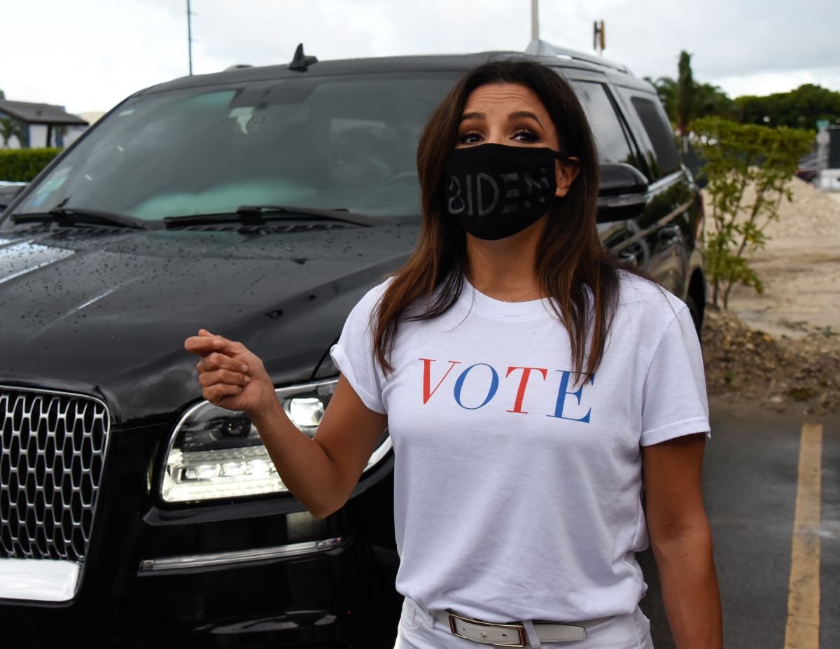 EVA LONGORIA at Ana Navarro Rally For the Latino Vote in Miami 09/30 ...