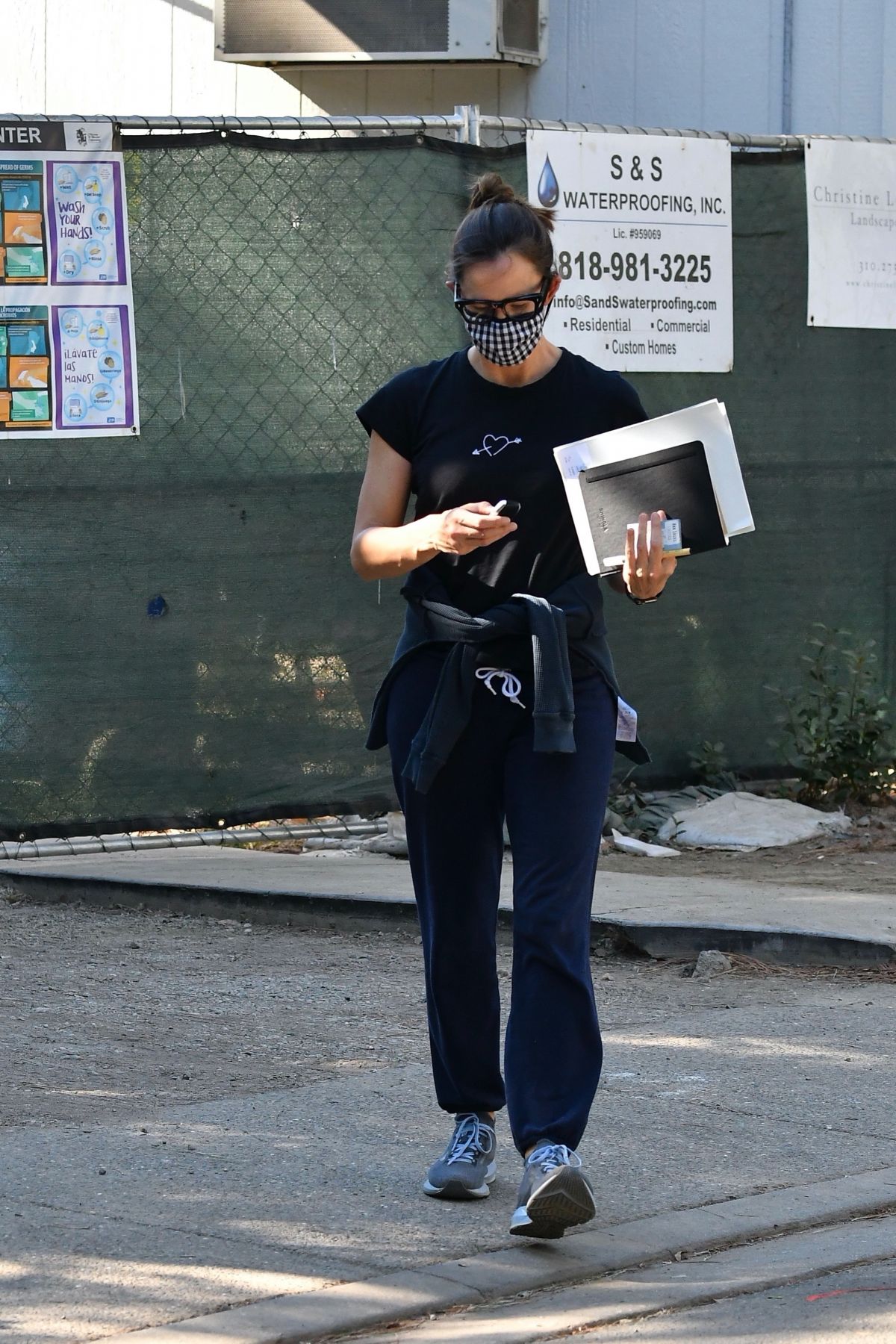 JENNIFER GARNER Out of Her New Home in Brentwood 10/29/2020 – HawtCelebs