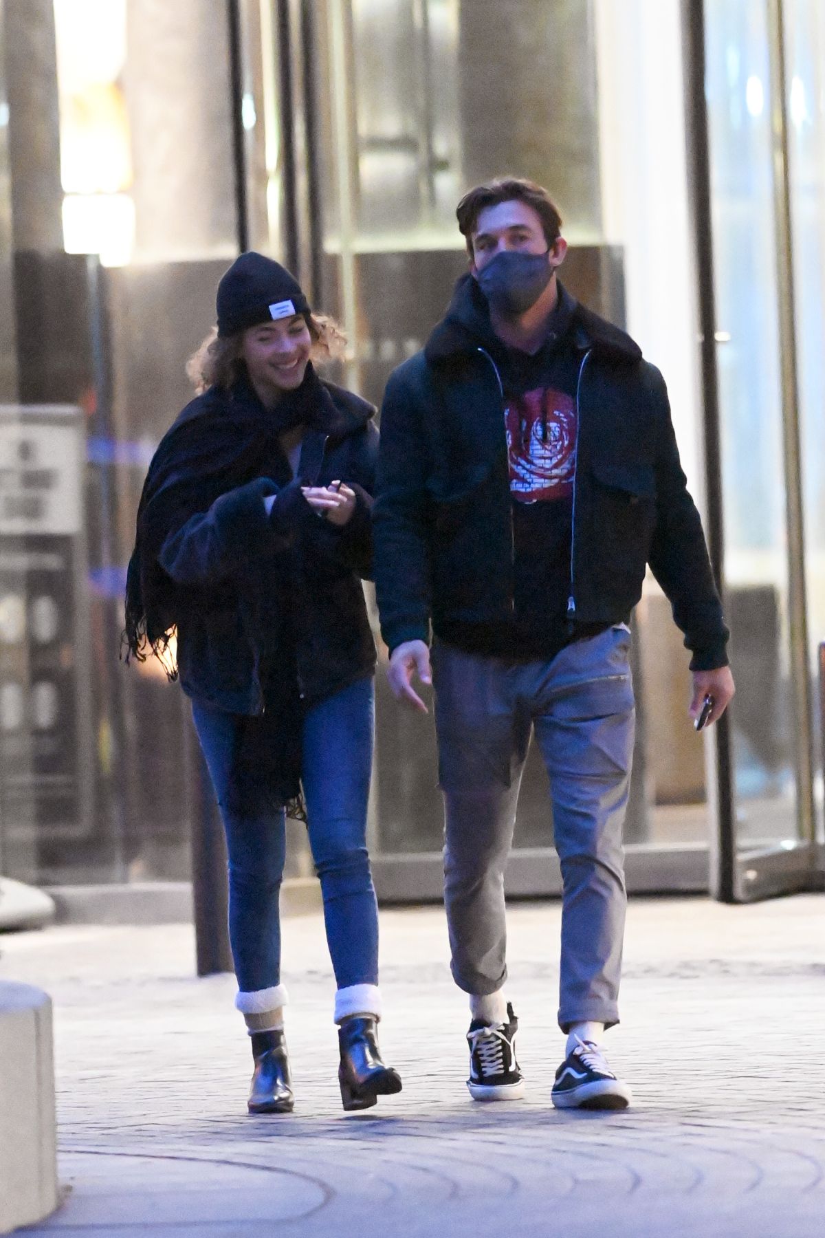CAMILA KENDRA and Tyler Cameron Out in New York 01/04/2021 – HawtCelebs