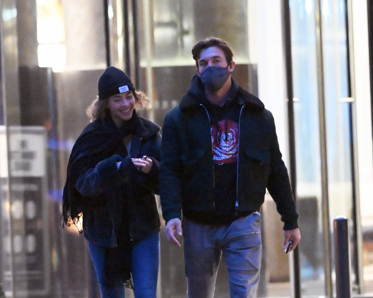 CAMILA KENDRA and Tyler Cameron Out in New York 01/04/2021 – HawtCelebs