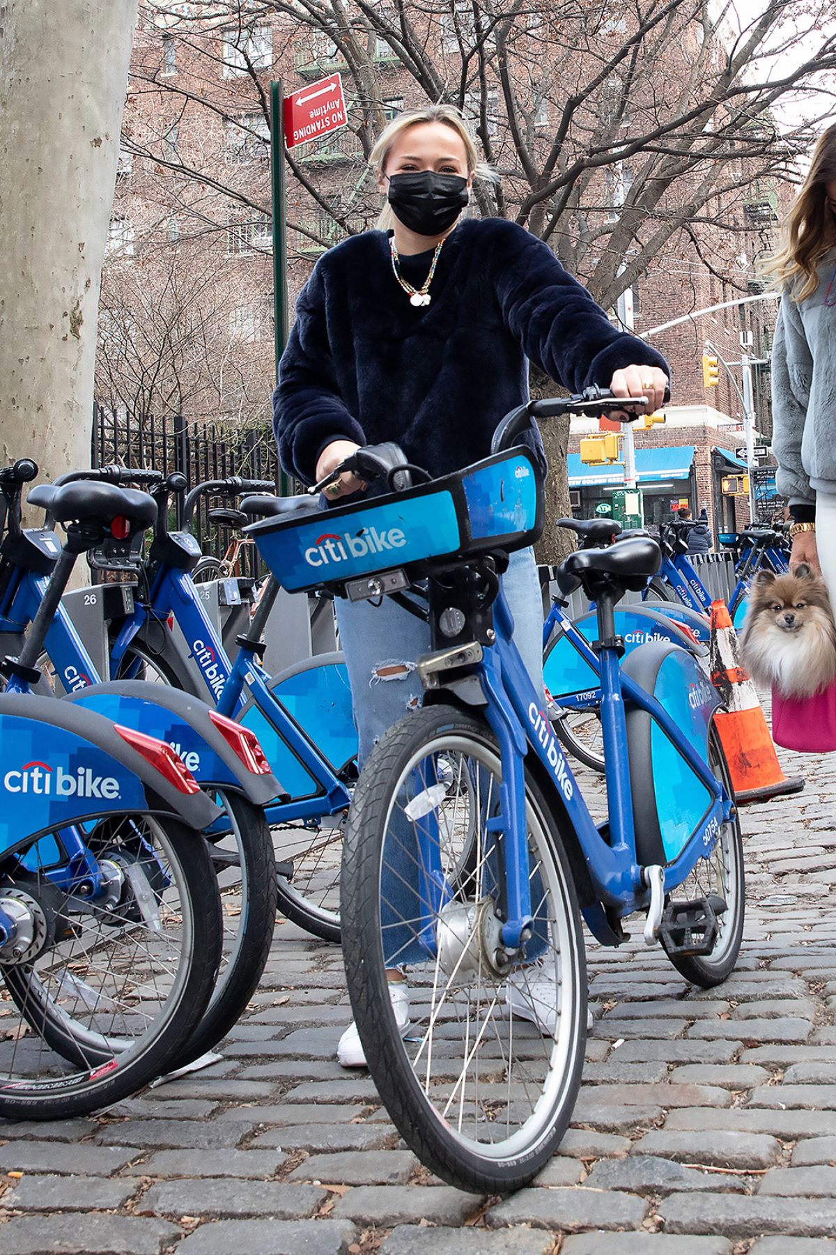 KELLY and TEDDY BENSIMON Rides Citibikes in New York 01/13/2021 ...