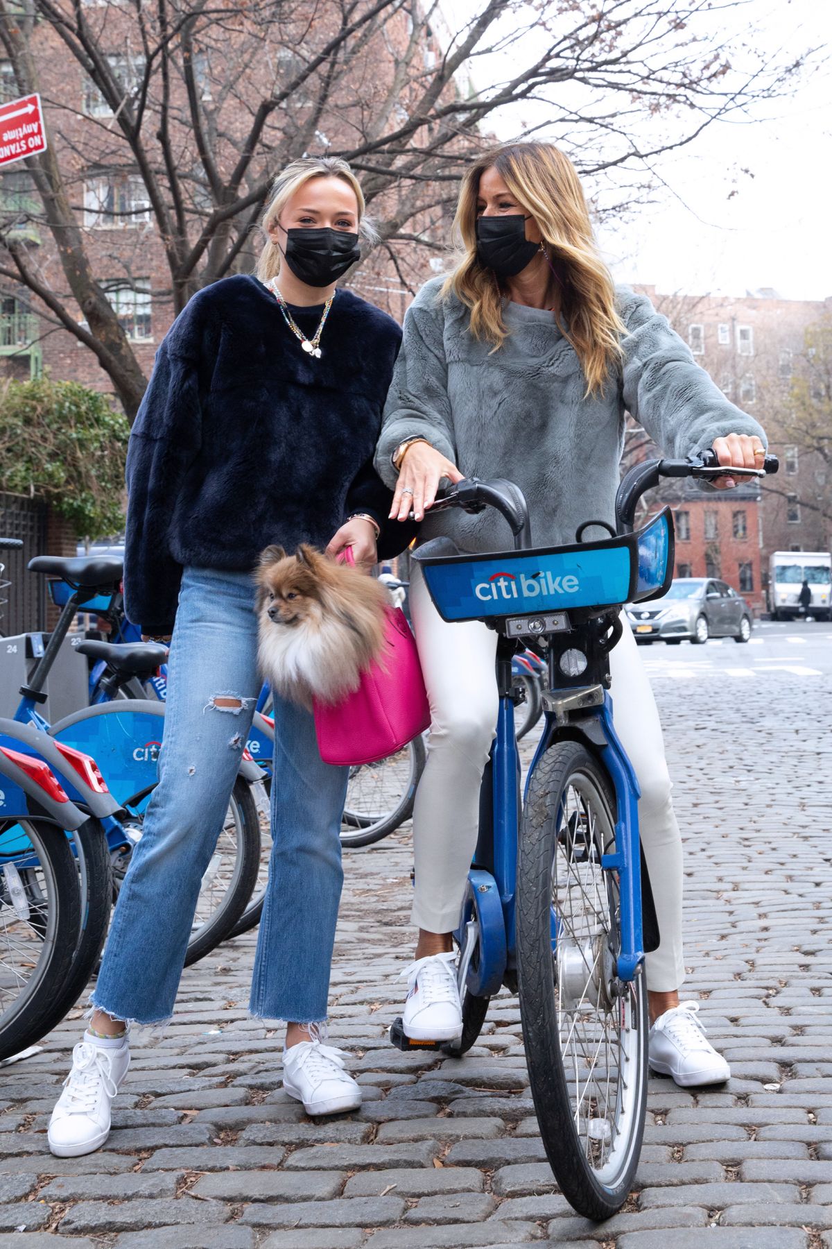 KELLY and TEDDY BENSIMON Rides Citibikes in New York 01/13/2021 ...