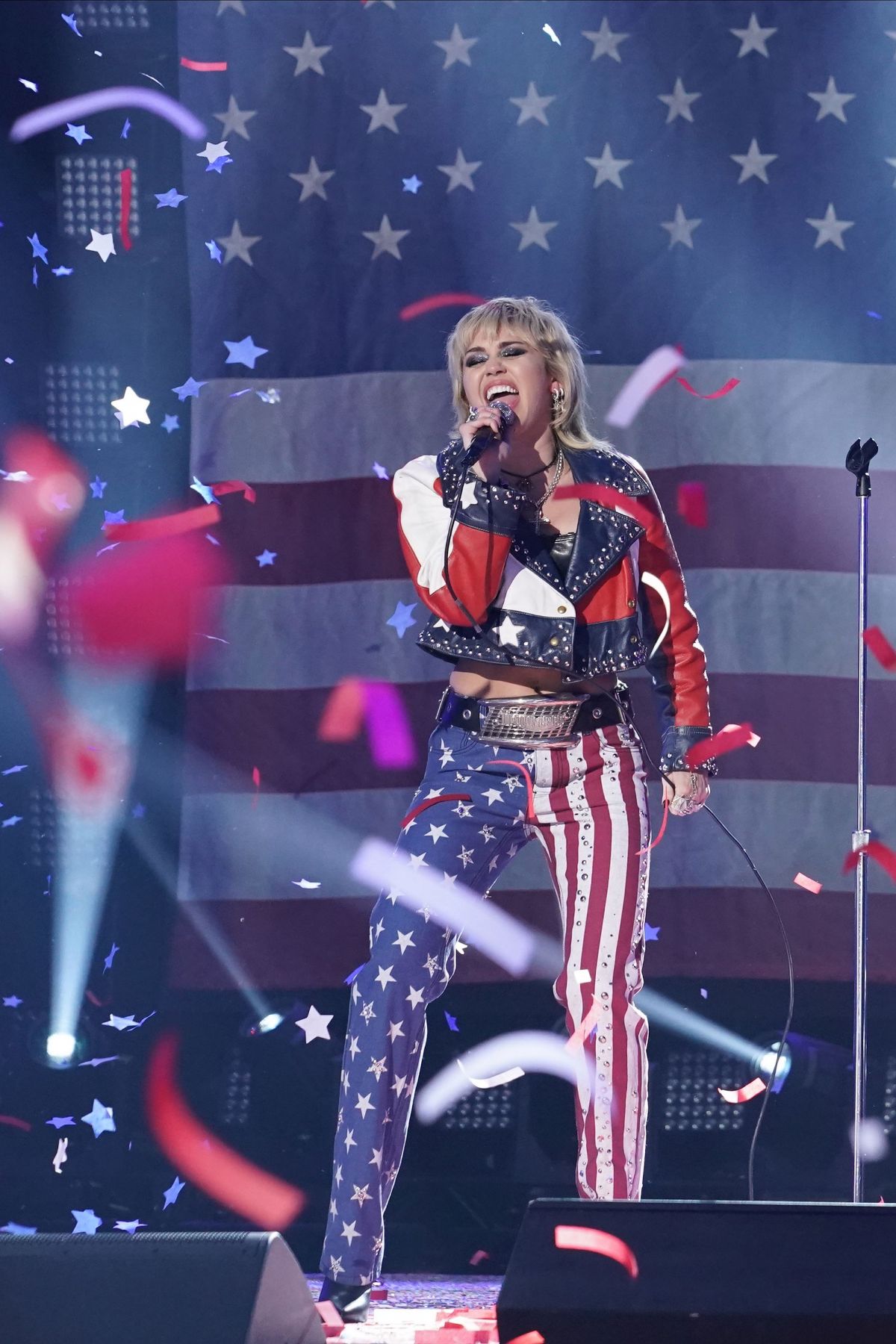MILEY CYRUS at Dick Clark’s New Year’s Rockin’ Eve in New York 12/31 ...