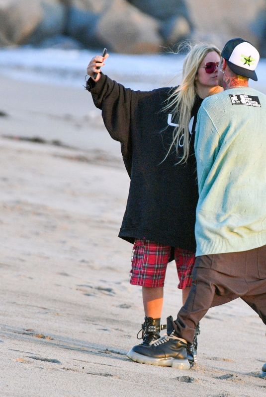 Avril Lavigne Beach