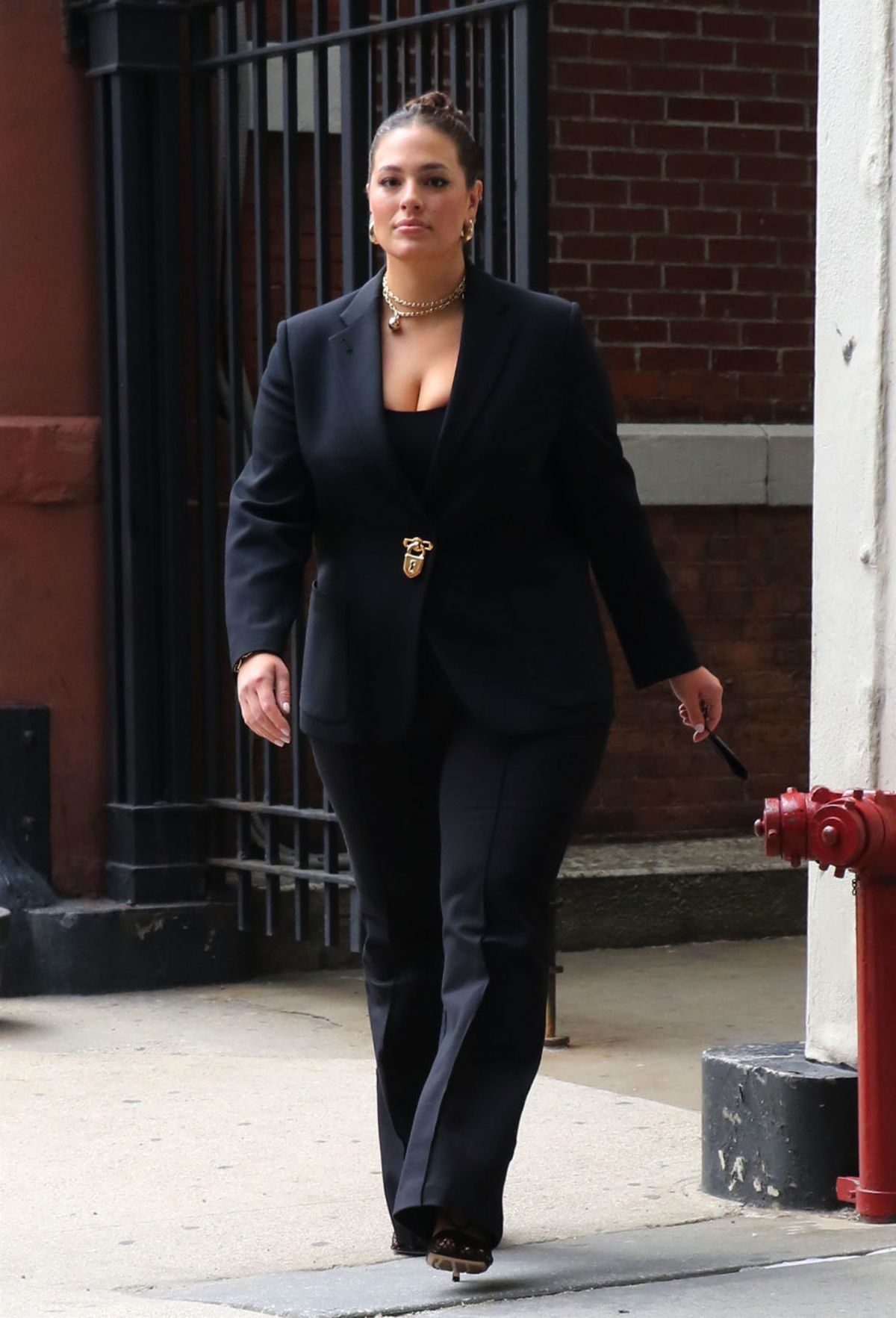 ASHLEY GRAHAM at CBS Offices in New York 05/25/2021 – HawtCelebs