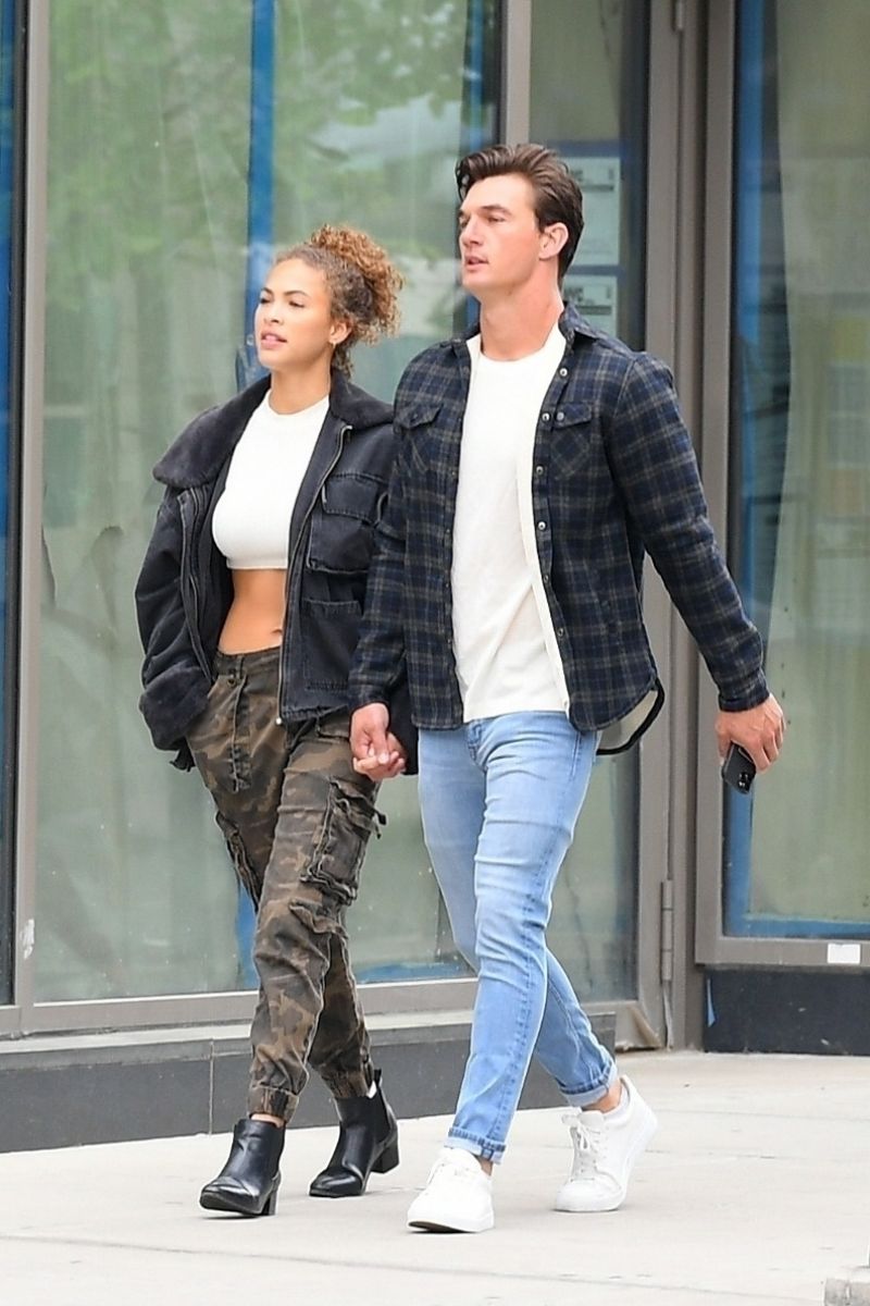 CAMILA KENDRA and Tyler Cameron Out in New York 05/03/2021 – HawtCelebs