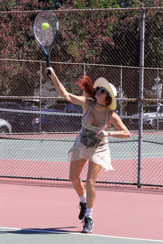 PHOEBE PRICE Playing Tennis in Los Angeles 05/24/2021 – HawtCelebs