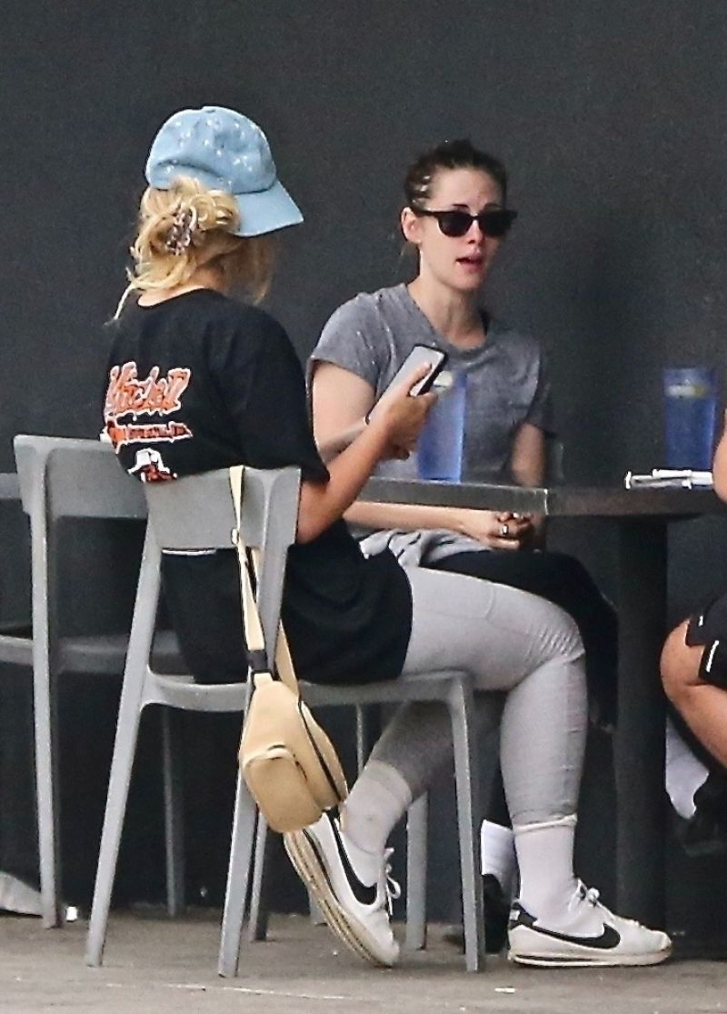 KRISTEN STEWART Out with Friends in Los Angeles 08/18/2021 – HawtCelebs