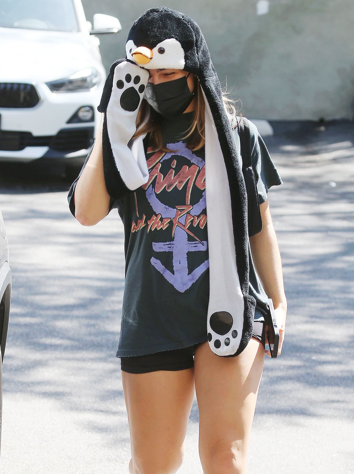 ADDISON RAE Wears a Penguin Beanie Hat Out in Los Angeles 09/21/2021 ...
