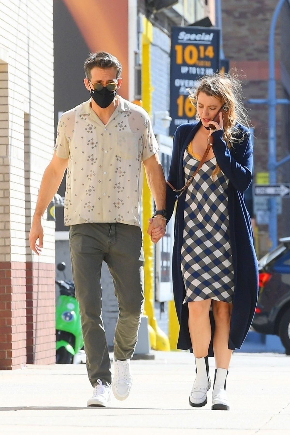 BLAKE LIVELY and Ryan Reynolds Out in New York 09/27/2021 – HawtCelebs