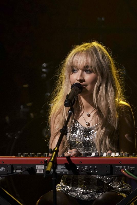 SABRINA CARPENTER Performs at Tonight Show Starring Jimmy Fallon in New ...