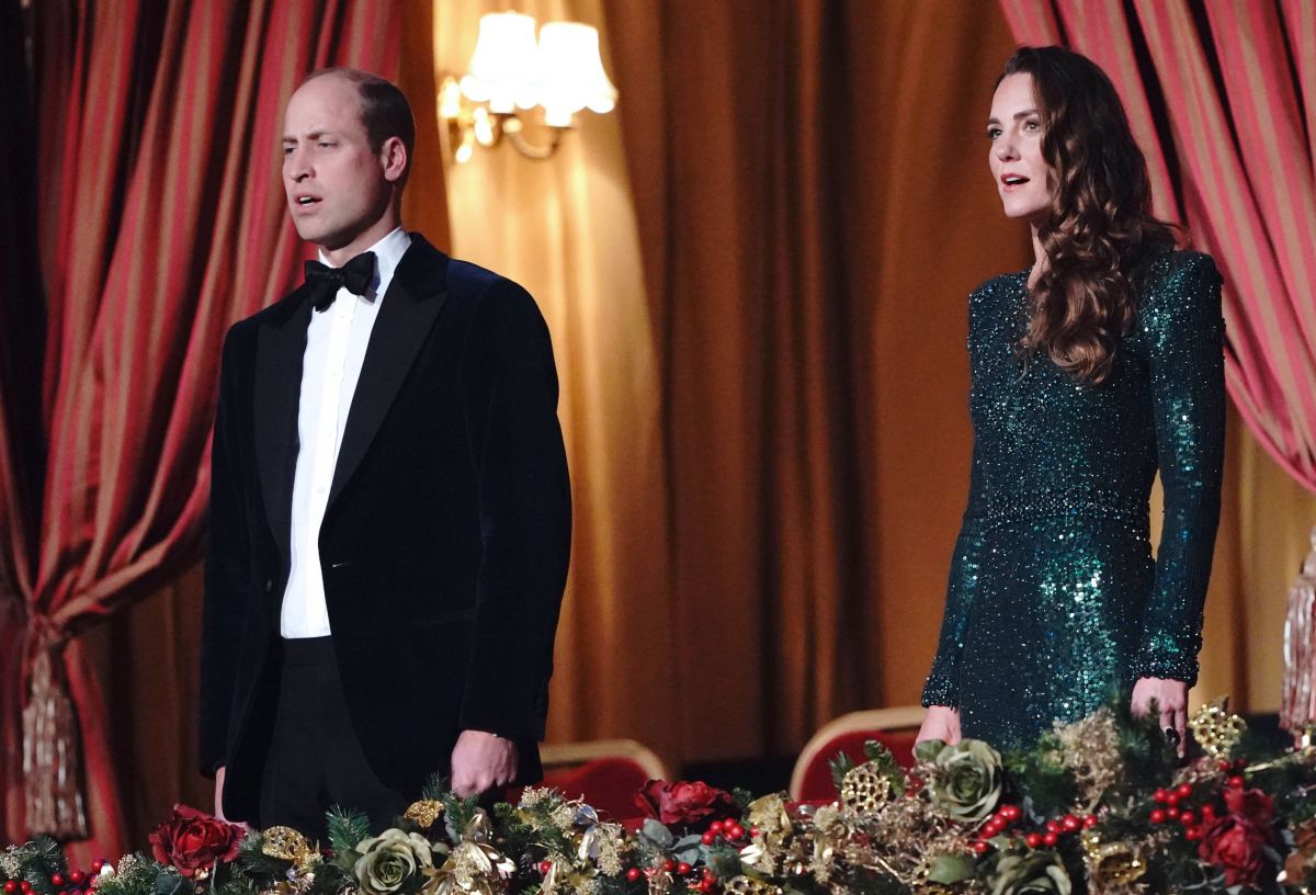 KATE MIDDLETON and Prince William at Royal Variety Performance in Aid ...