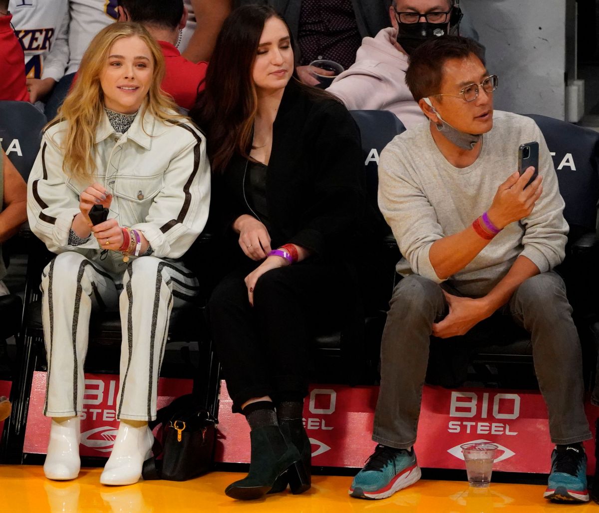 CHLOE MORETZ and a Friend at Orlando Magic vs LA Lakers Game at Staples ...