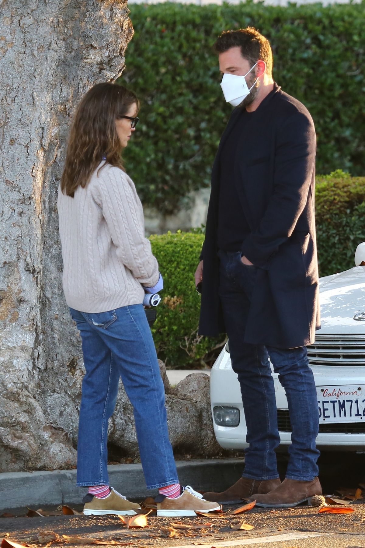 JENNIFER GARNER and Ben Affleck at a Parent Meeting at Their Kid’s ...
