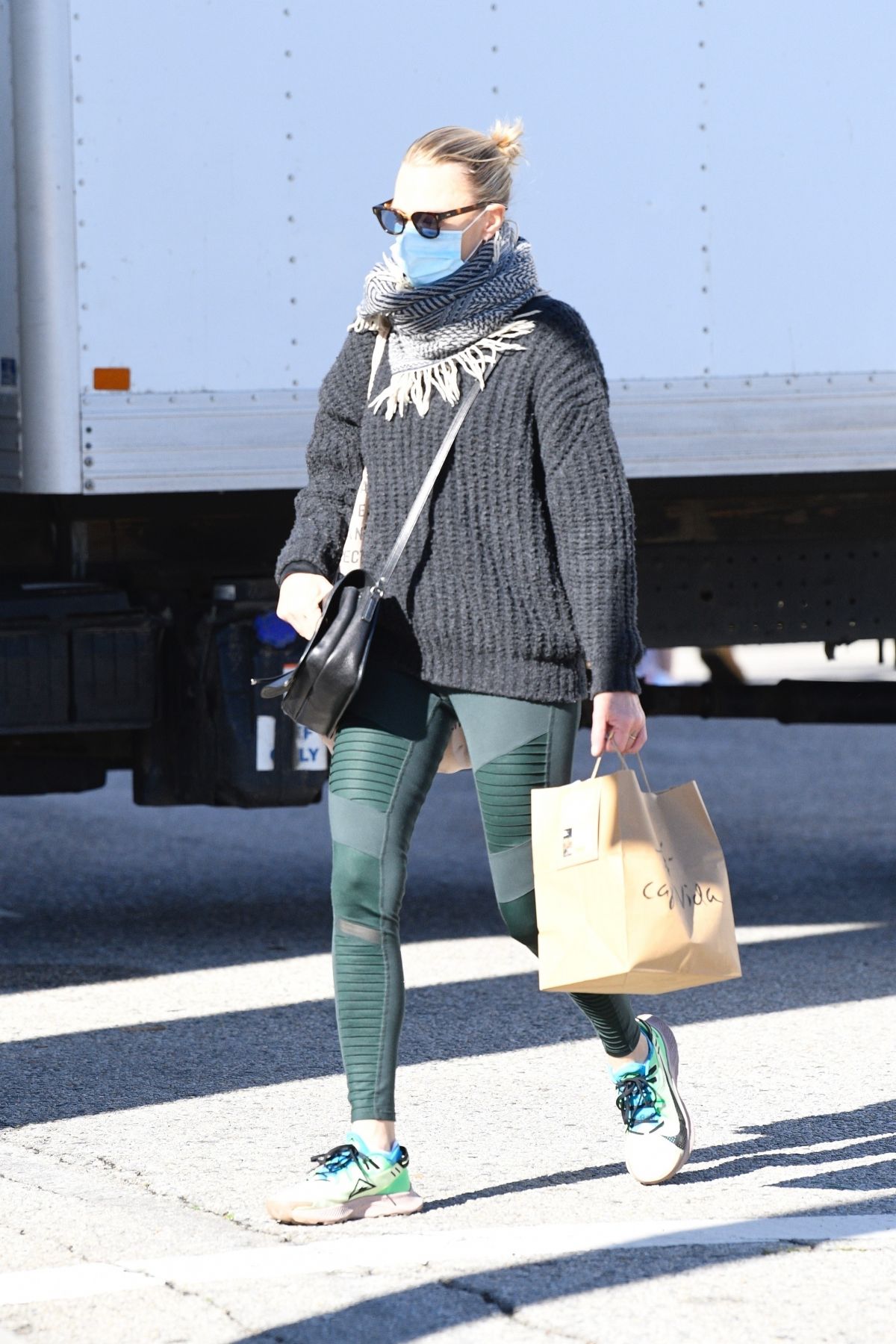ROBIN WRIGHT Out Picks up Breakfast in Brentwood 12/26/2021 – HawtCelebs