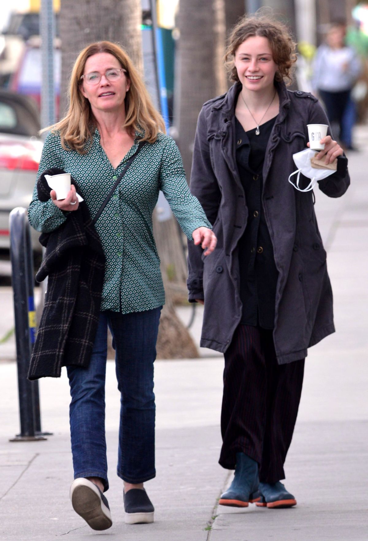 ELIZABETH SHUE and STELLA STREET GUGGENHEIM Out for Coffee in Venice 01 ...