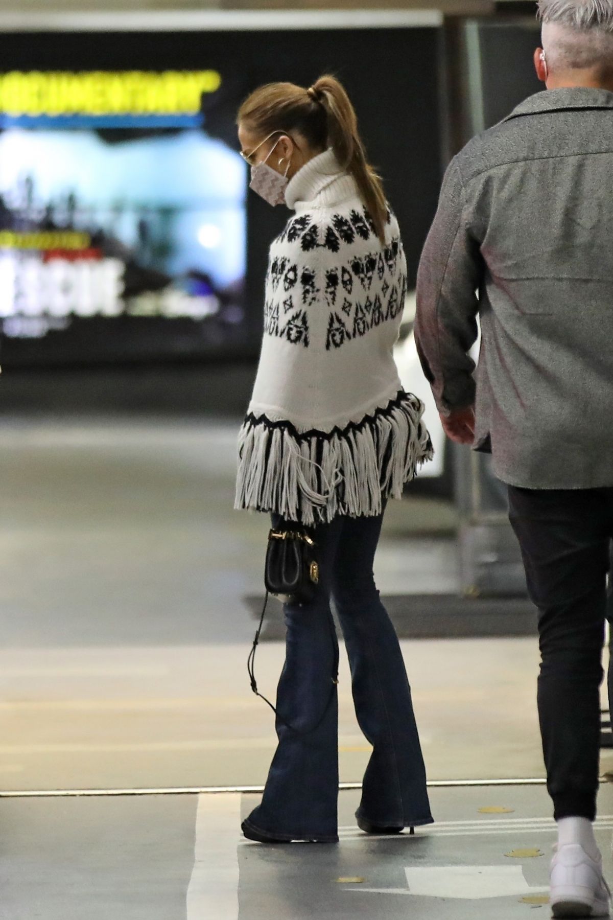 JENNIFER LOPEZ and Ben Affleck Out for Lunch in Los Angeles 01/09/2022 ...
