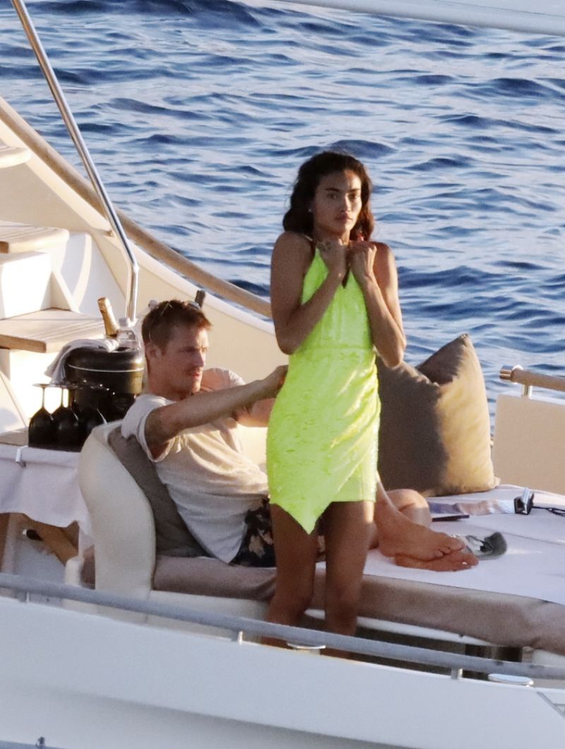 KELLY GALE and Joel Kinnaman at a Beach in St. Barths 01/05/2022 ...