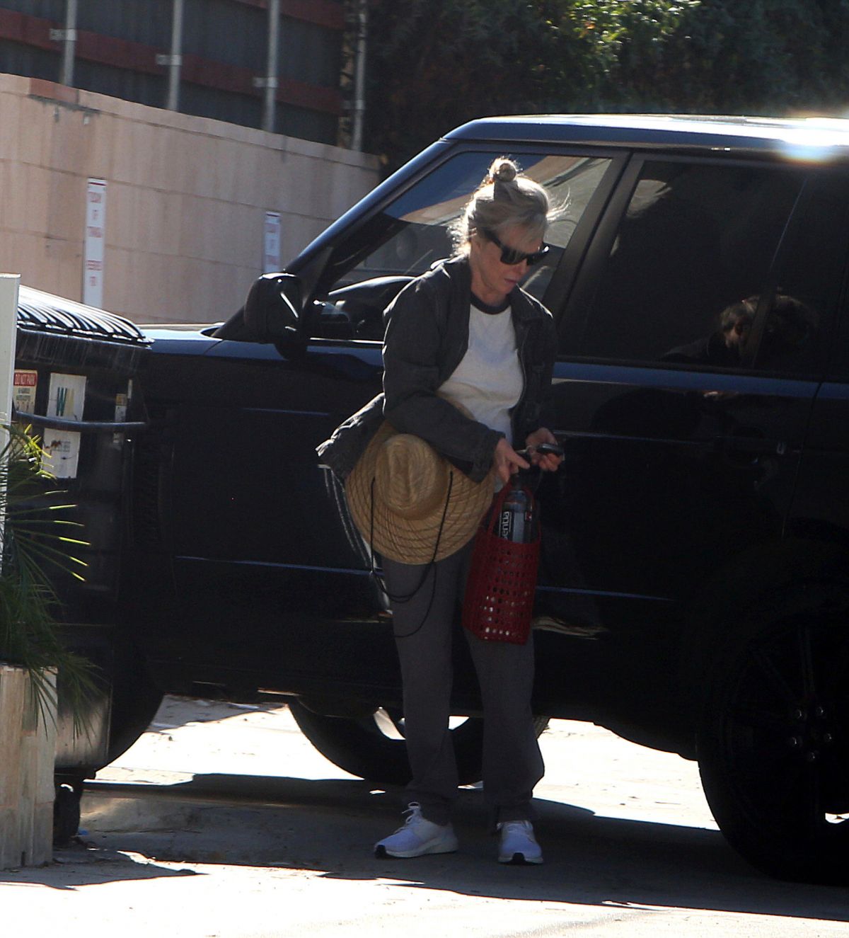 KIM BASINGER Arrives at Her Gym in Los Angeles 01/27/2022 – HawtCelebs
