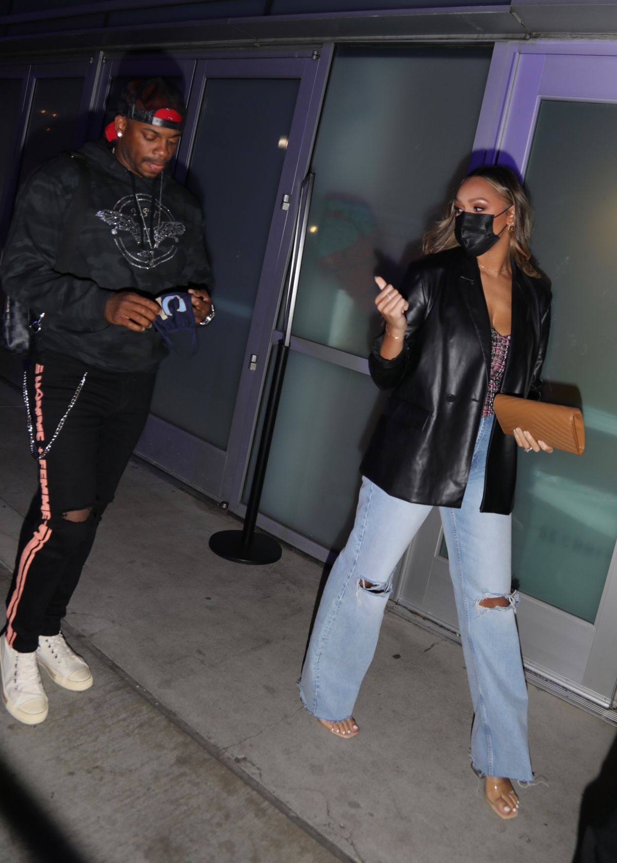 ALEXIS GALE Arrives at Lakers Game at Crypto.com Arena in Los Angeles ...