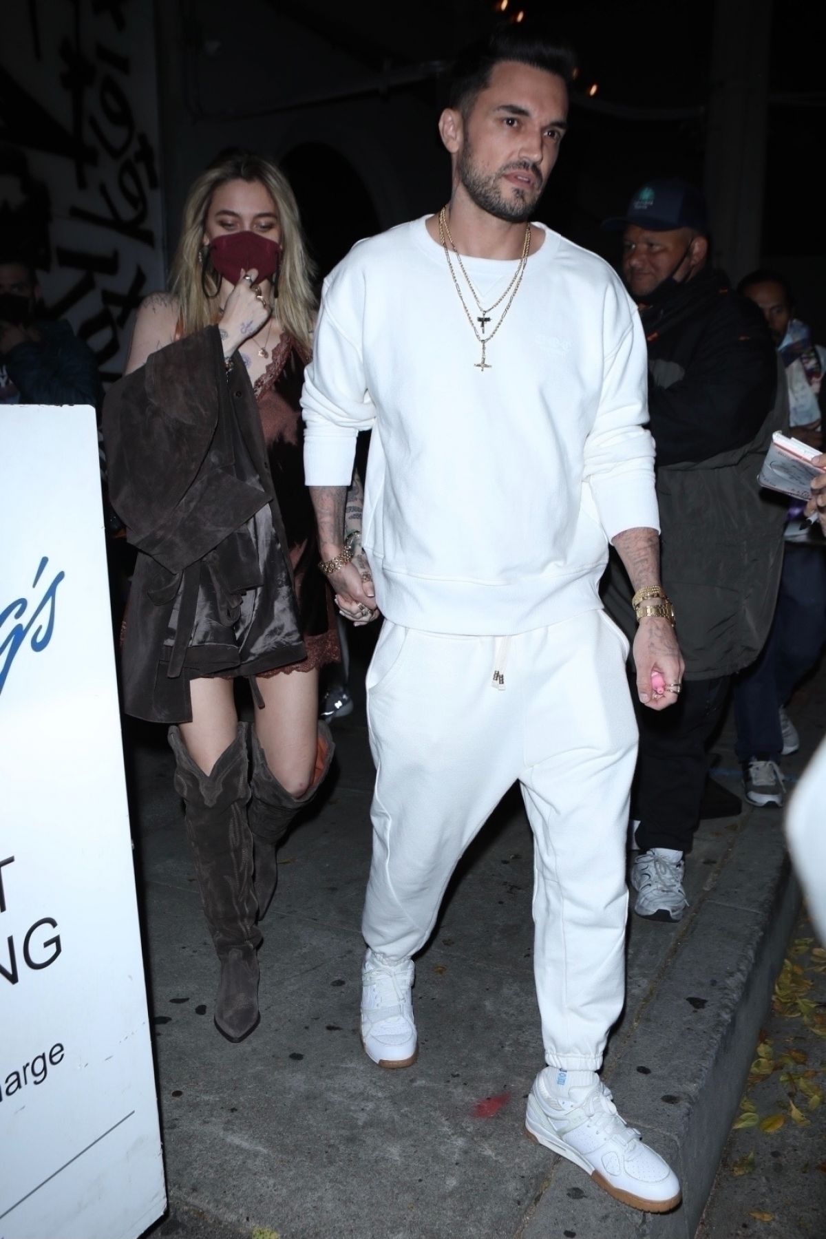 PARIS JACKSON Out holding hands with New Boyfriend for Valentine’s Day ...