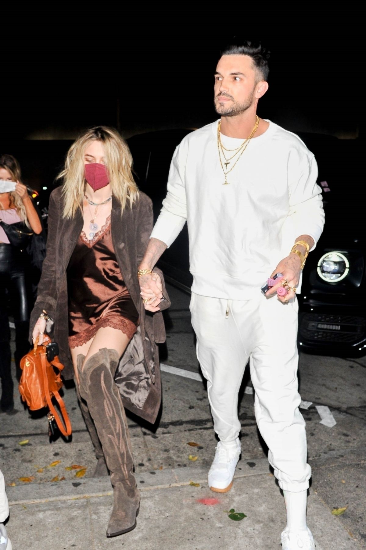 PARIS JACKSON Out holding hands with New Boyfriend for Valentine’s Day ...