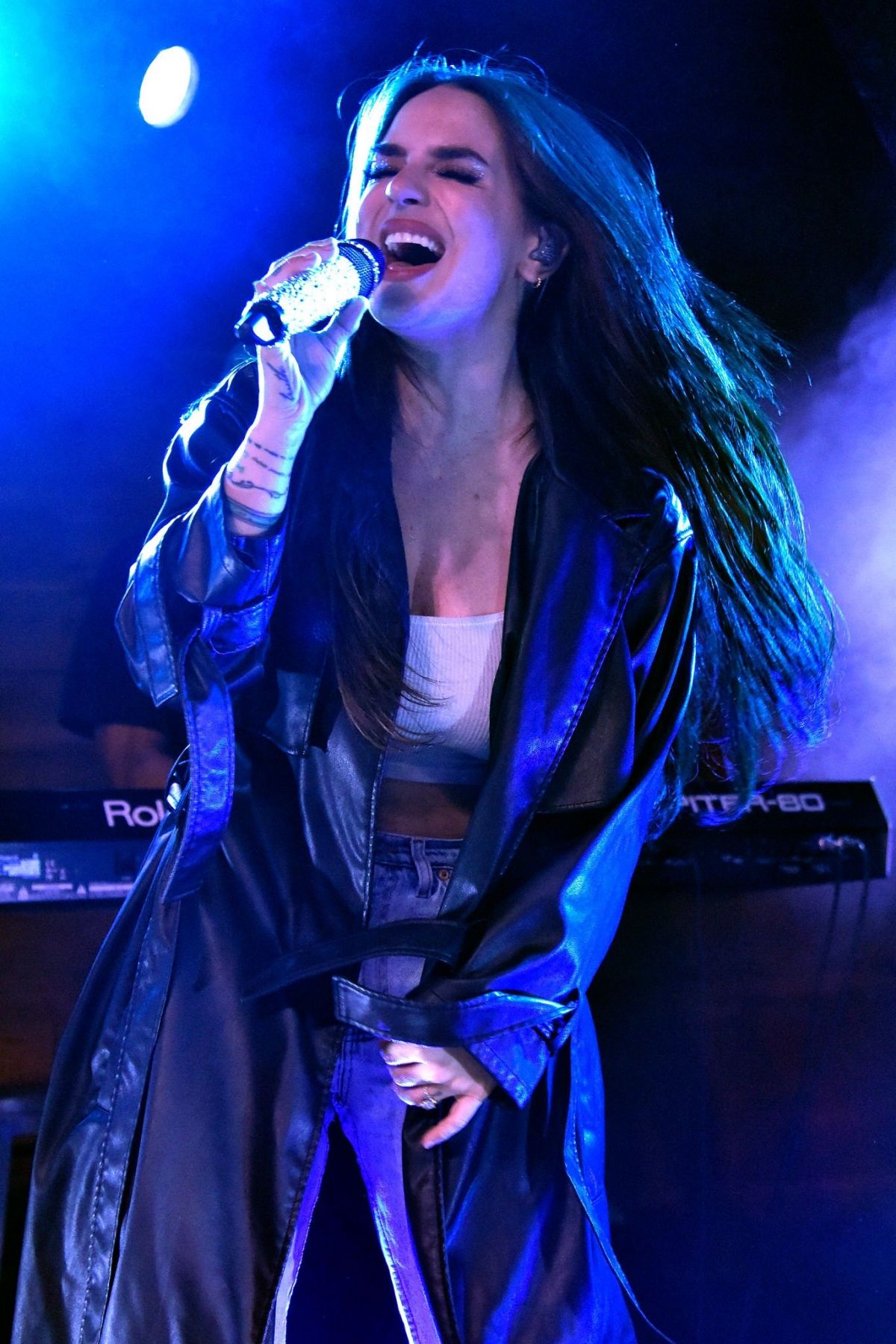 JOANNA JOJO LEVESQUE Performs at Scoot Inn in Austin 03/10/2022 ...