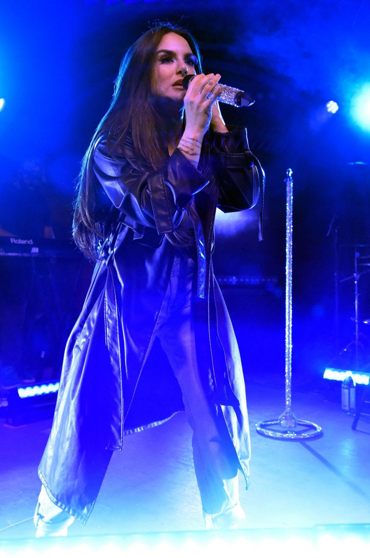 JOANNA JOJO LEVESQUE Performs at Scoot Inn in Austin 03/10/2022 ...
