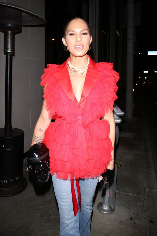 Amanza Smith – HawtCelebs