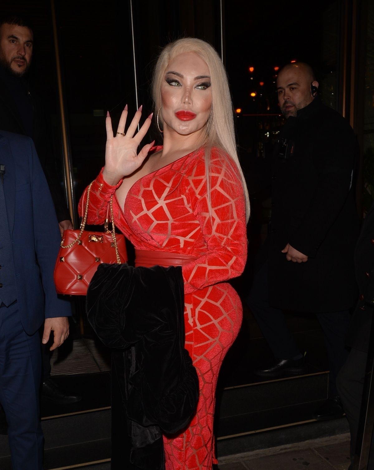 JESSICA ALVES Arrives at Novikov in London 04/23/2022 – HawtCelebs