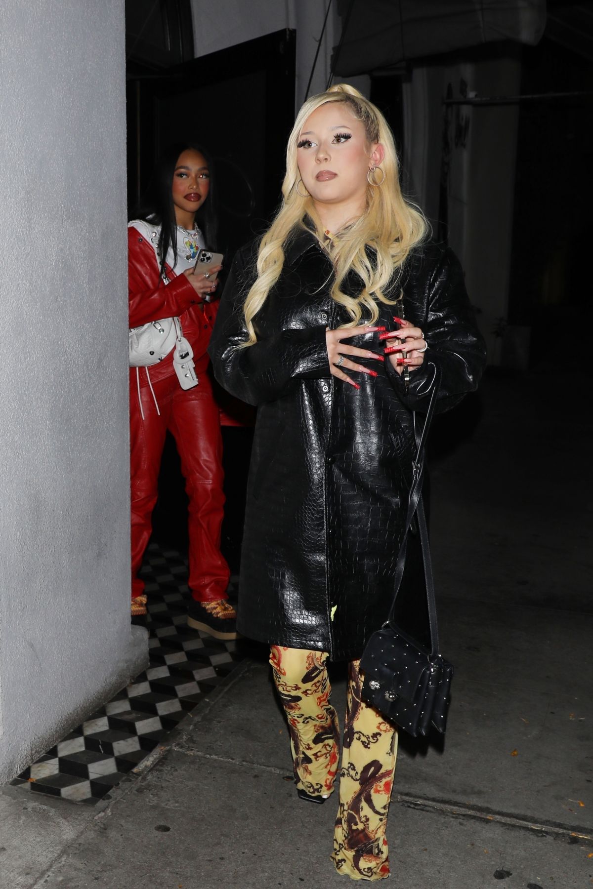 ALABAMA BARKER Out for Dinner at Craig’s in West Hollywood 05/03/2022 ...