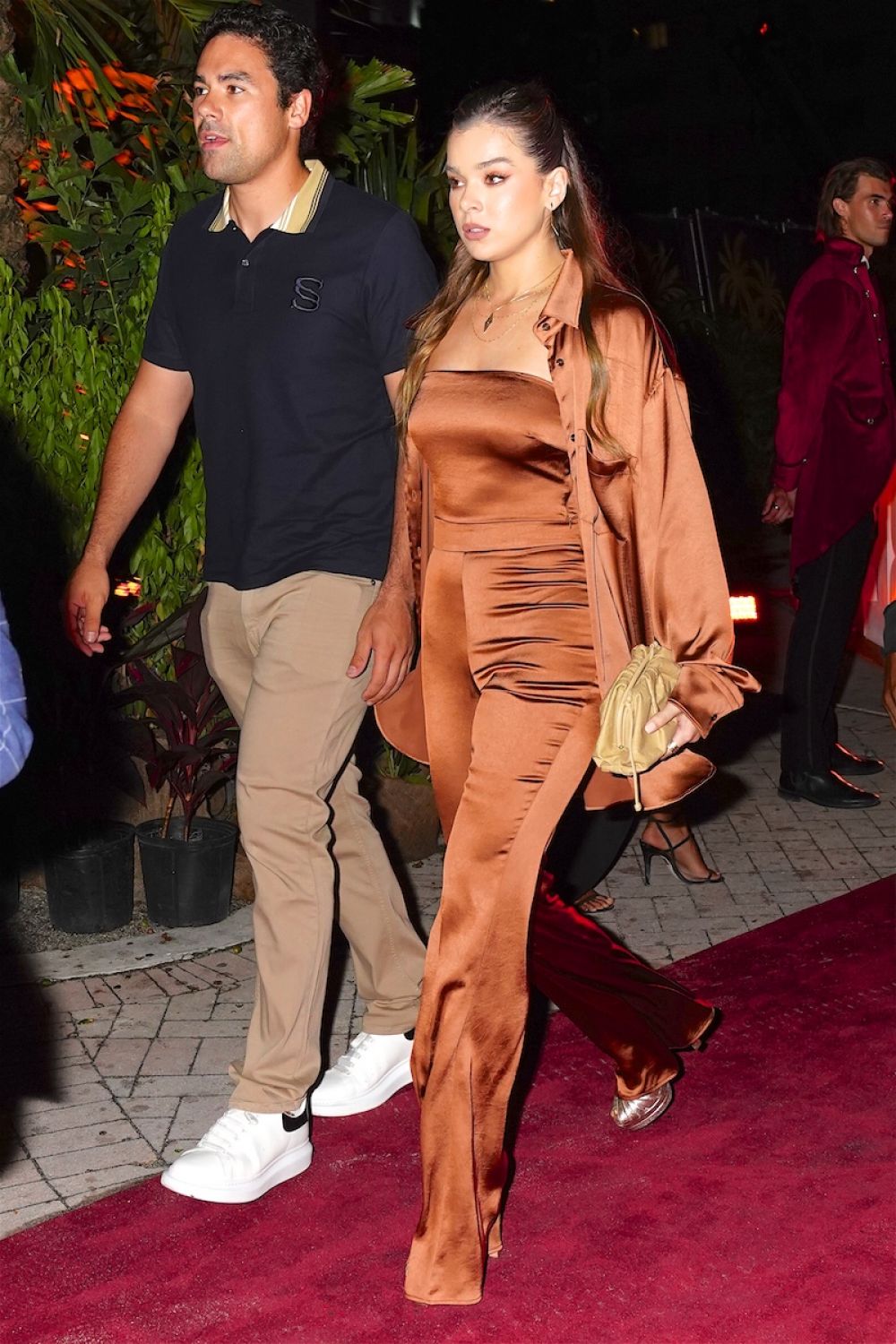 HAILEE STEINFELD Arrives at Express Presents Carbone Beach in Miami 05 ...