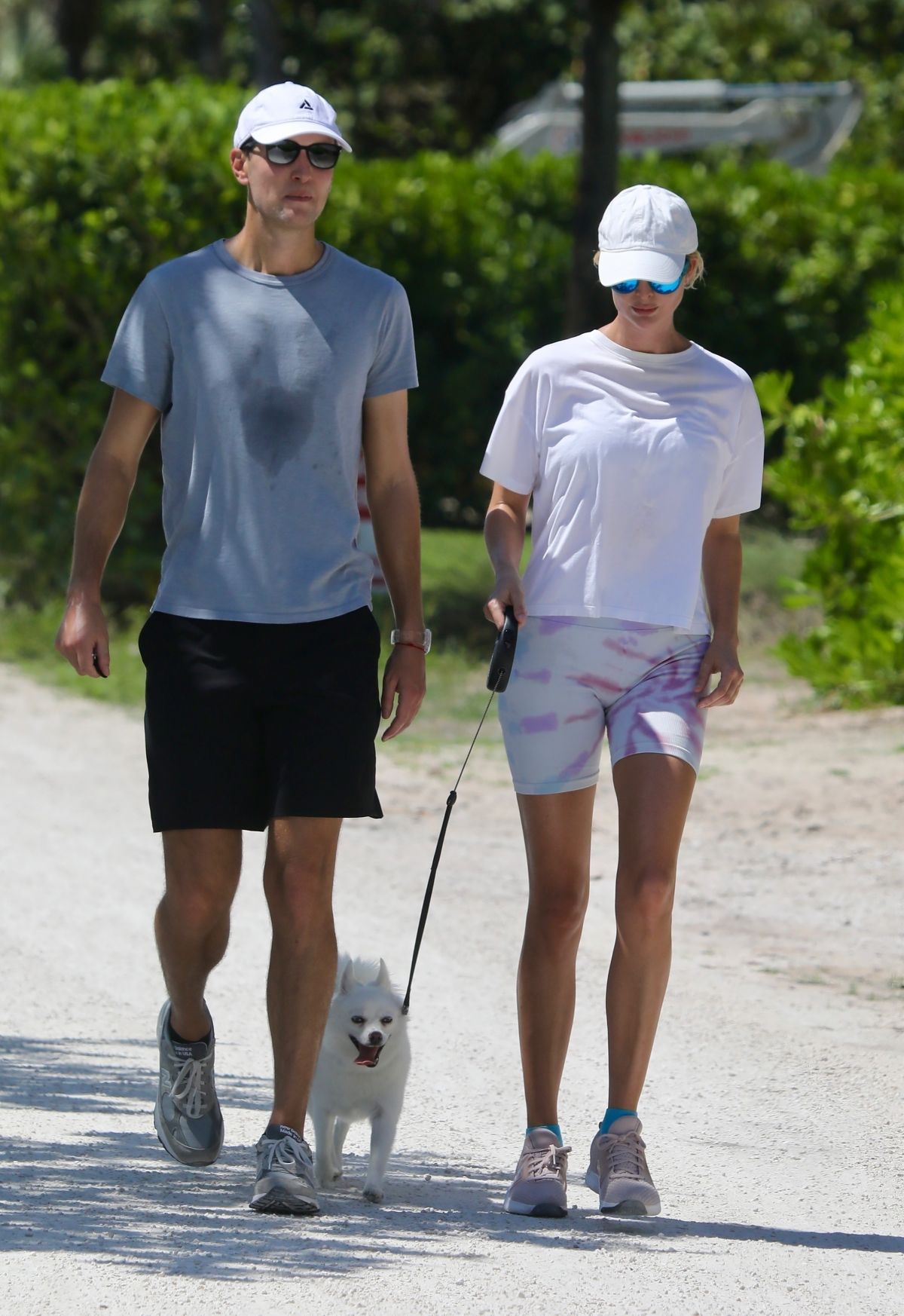 IVANKA TRUMP and Jared Kushner Out with Their Dog in South Beach 05/28 ...