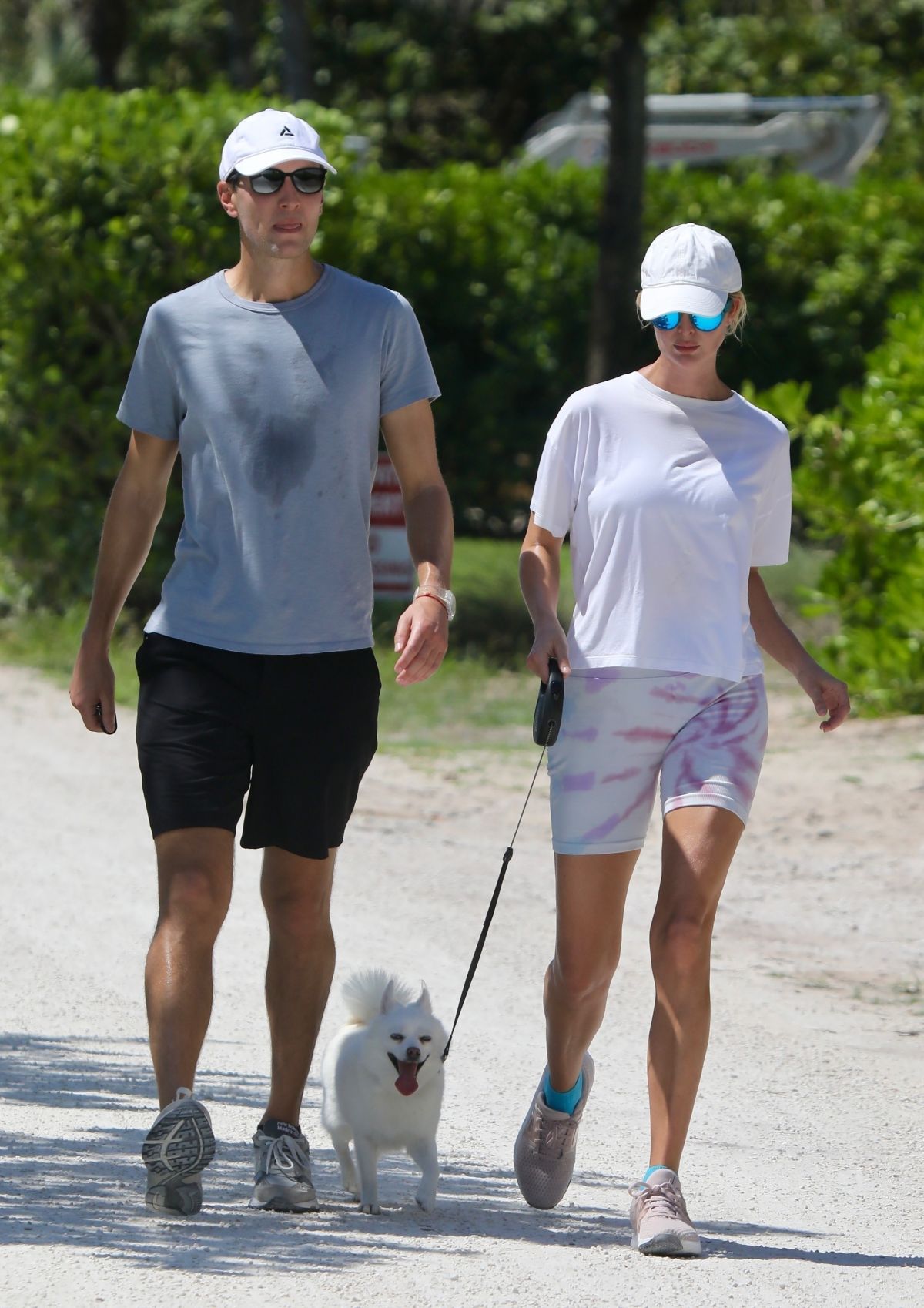 IVANKA TRUMP and Jared Kushner Out with Their Dog in South Beach 05/28 ...