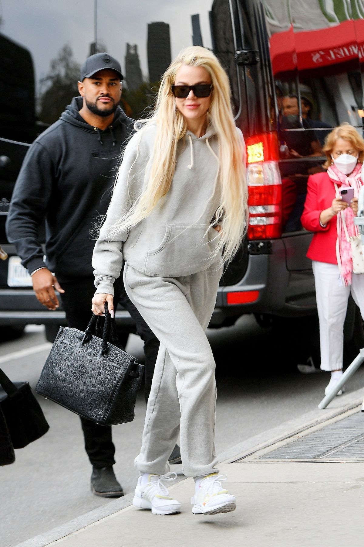 KHLOE KARDASHIAN Out in New York 05/01/2022 – HawtCelebs