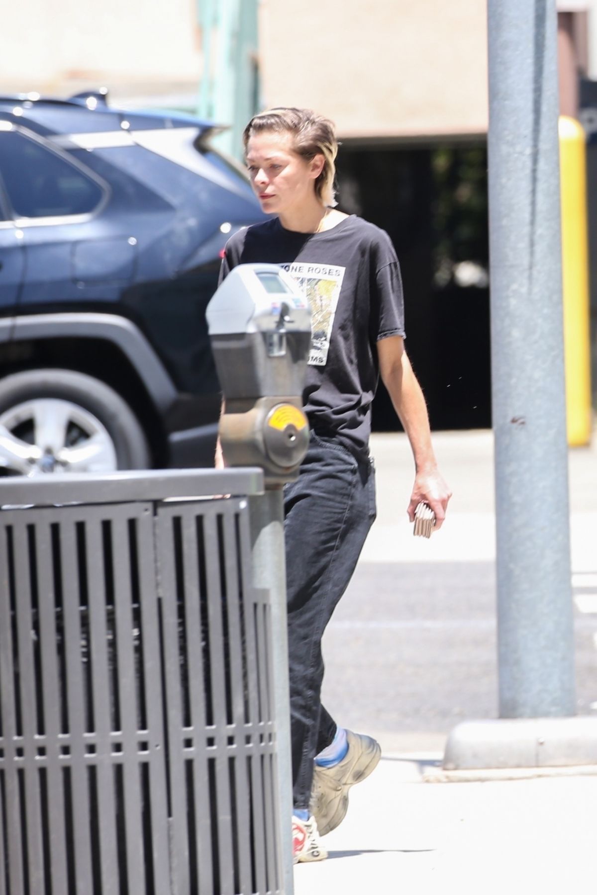 JAIME KING Out Smoking in Beverly Hills 06/19/2022 – HawtCelebs