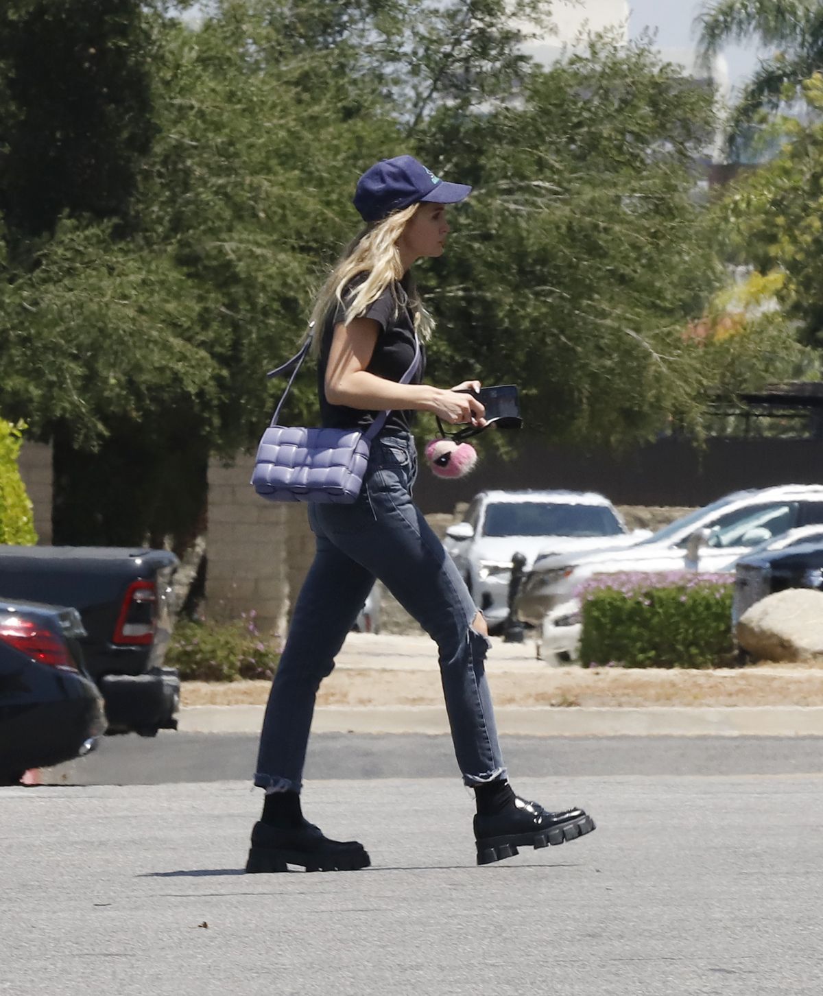 ASHLEE SIMPSON Out Shopping in Los Angeles 07/20/2022 – HawtCelebs