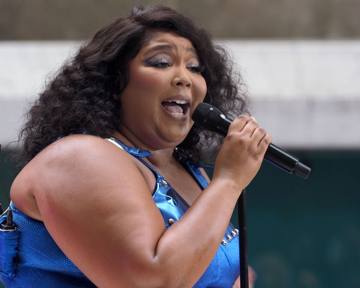 LIZZO PERFORMS at Today Show at Rockefeller Plaza in New York 07/15 ...