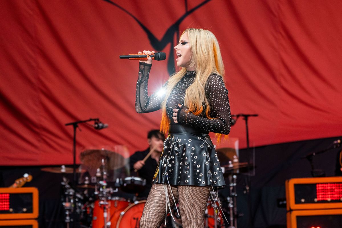AVRIL LAVIGNE Performs at Machine Gun Kelly Concert at Firstenergy ...