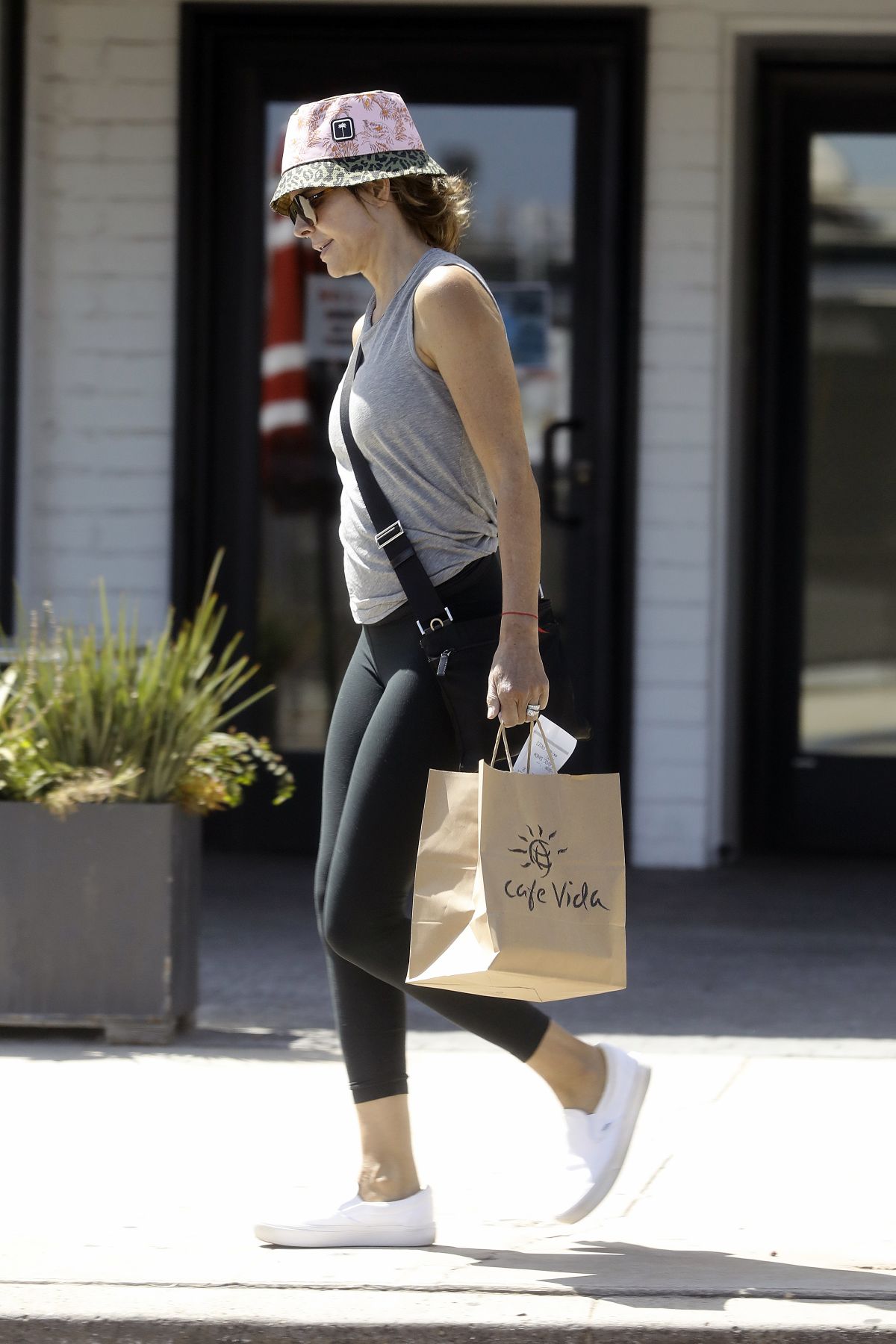 LISA RINNA Out for Lunch in Pacific Palisades 08/28/2022 – HawtCelebs